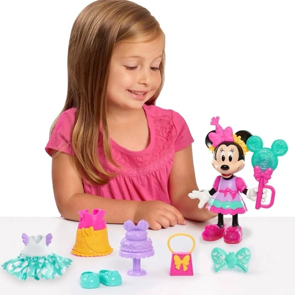 Hasbro | Toys | Minnie Mouse Fabulous Fashion Doll With Accessories ...